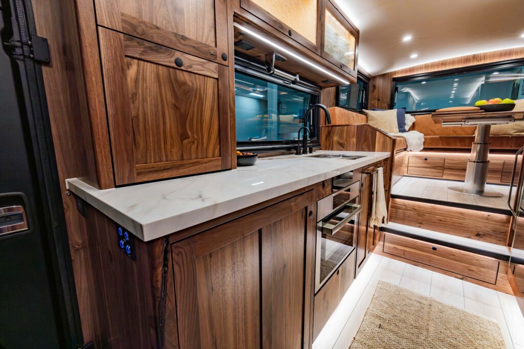 SX Explore – Ultimate Overland RV | EarthRoamer Expedition Vehicles